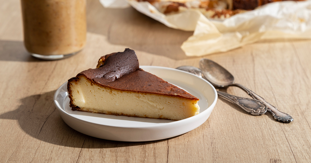 Το απόλυτο βάσκικο τσιζκέικ (cheesecake) με καραμέλα σταφίδας ...