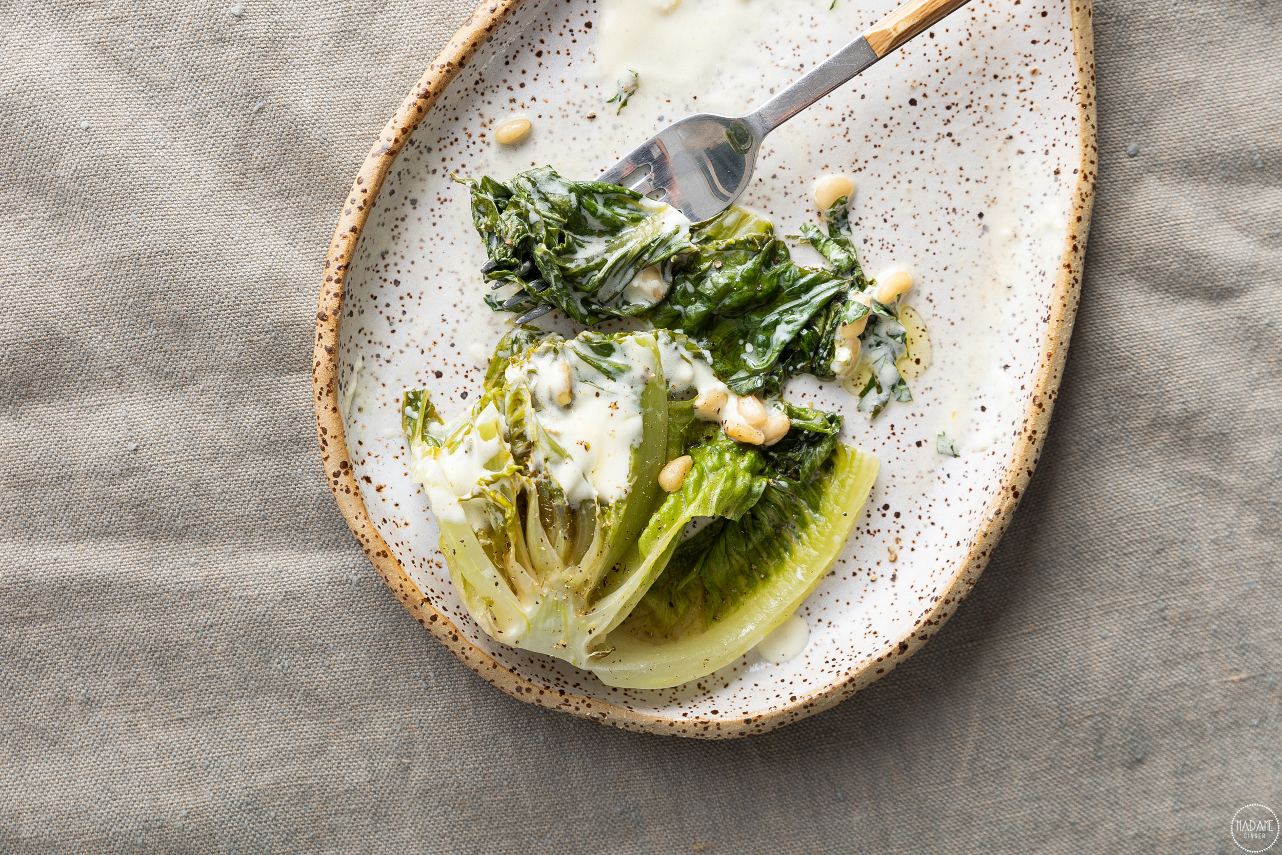 Σαλάτα με ψητά μαρούλια & λεμονάτο dressing μαγιονέζας - madameginger.com