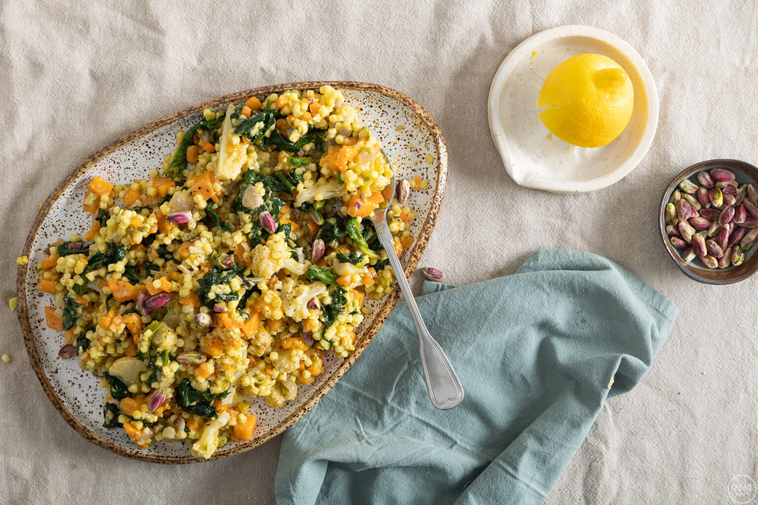 Κους Κους με χειμωνιάτικα λαχανικά & dressing εσπεριδοειδών