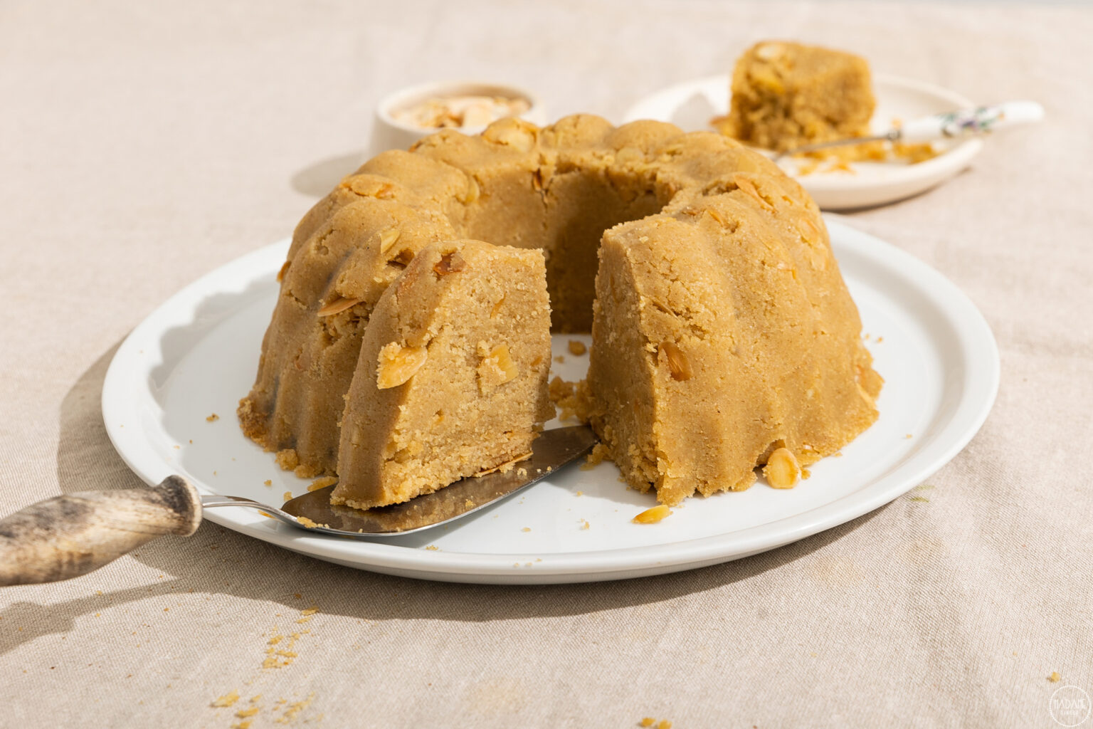 Σιμιγδαλένιος χαλβάς αμυγδάλου, με μέλι αντί για ζάχαρη