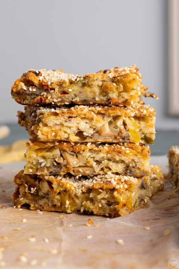 Αλμυρό κέικ με μανιτάρια & πιπεριές