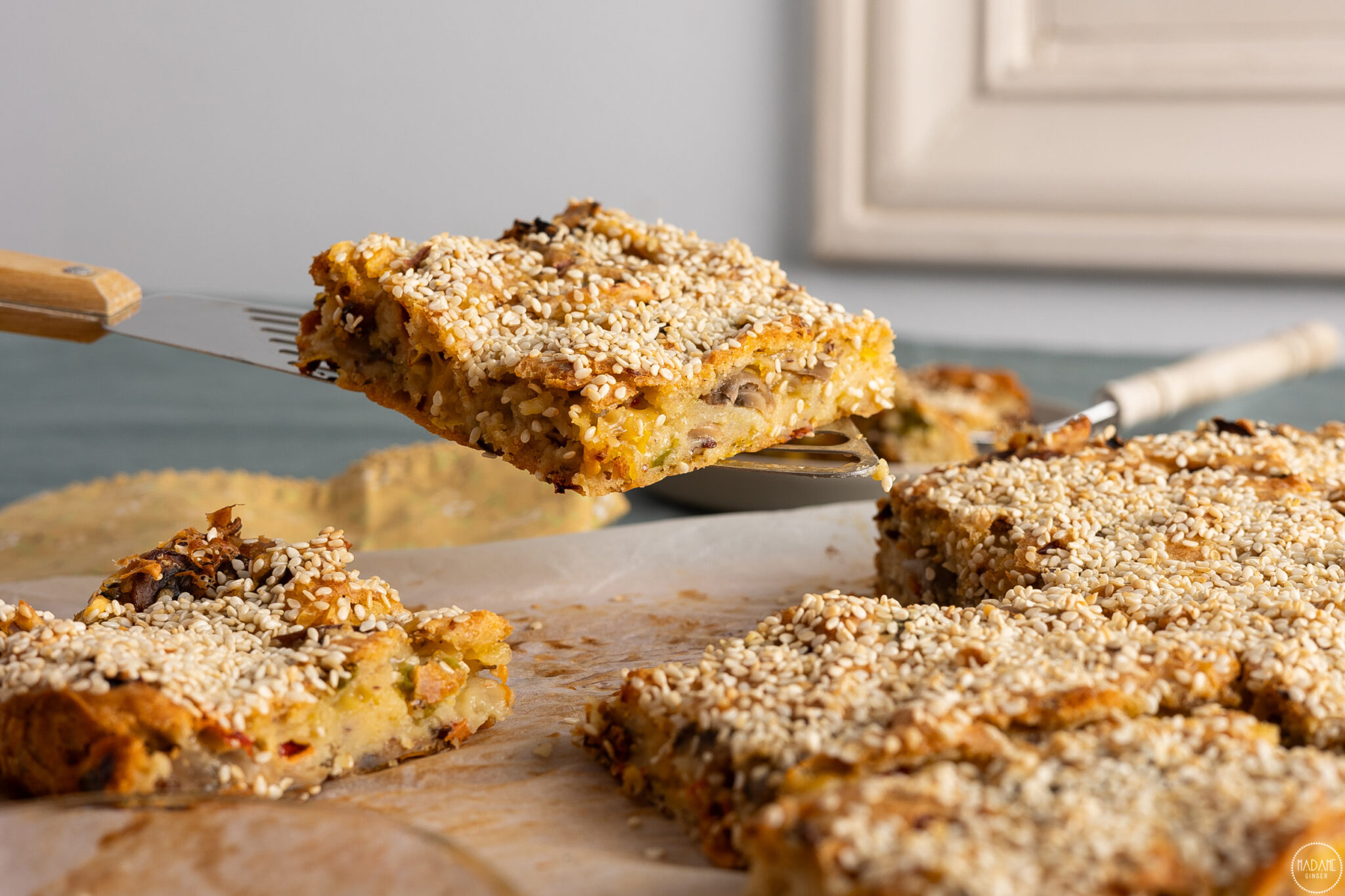 Αλμυρό κέικ με μανιτάρια & πιπεριές