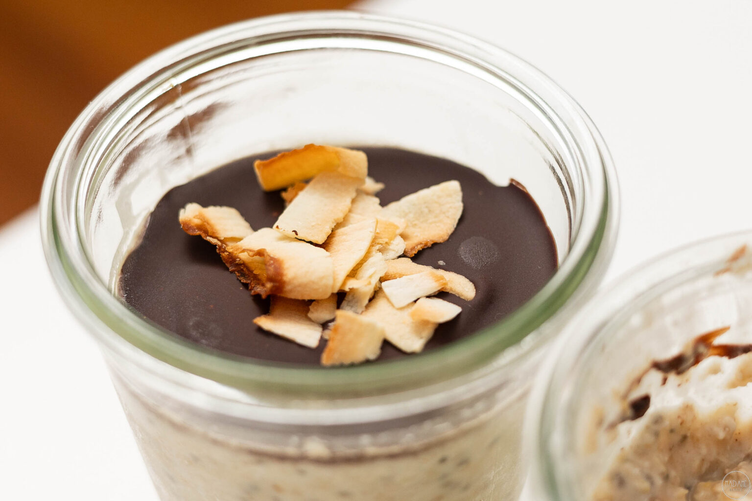 Bounty overnight oats με καρύδα και σοκολάτα