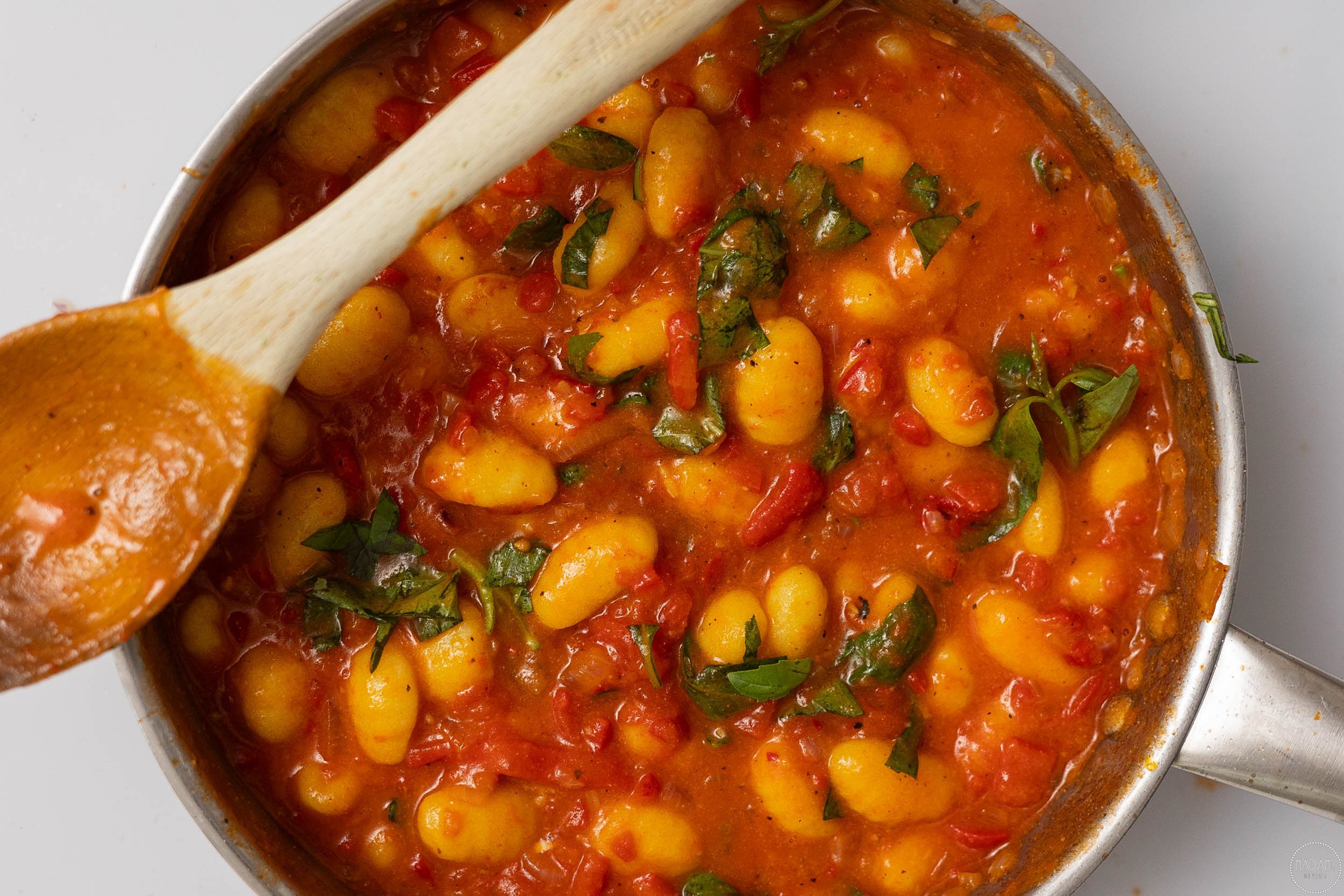 Νιόκι με σάλτσα ντομάτας & ψητής πιπεριάς