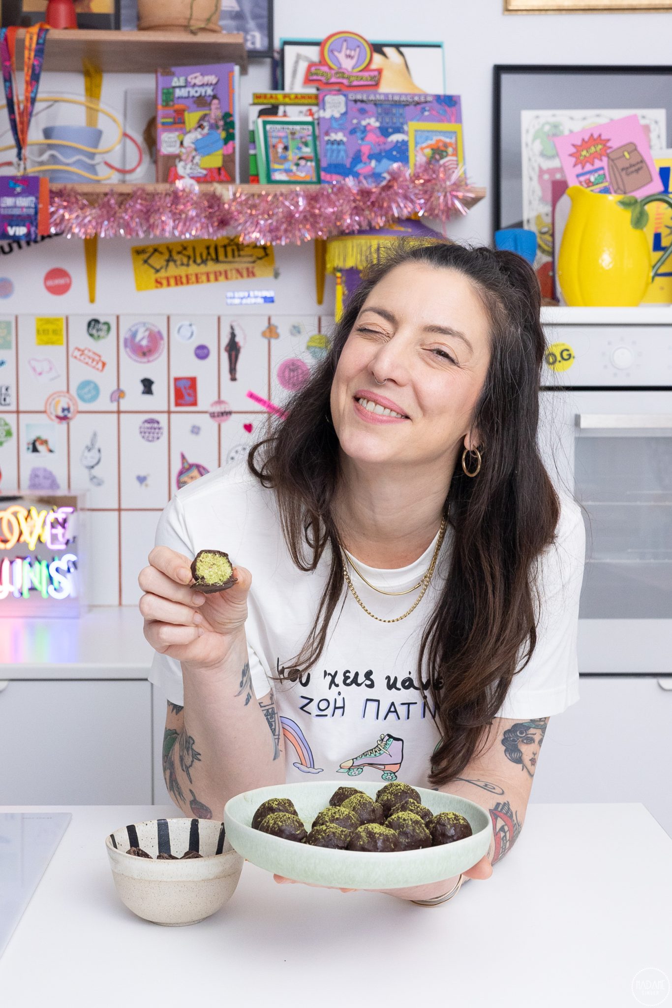 Σοκολατένια energy balls με τσαί matcha